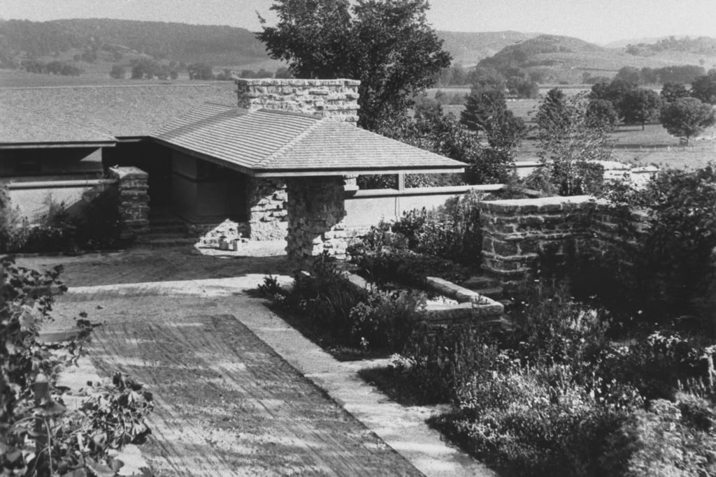 CourtyardTaliesin_1911_Desktop - Frank Lloyd Wright Foundation